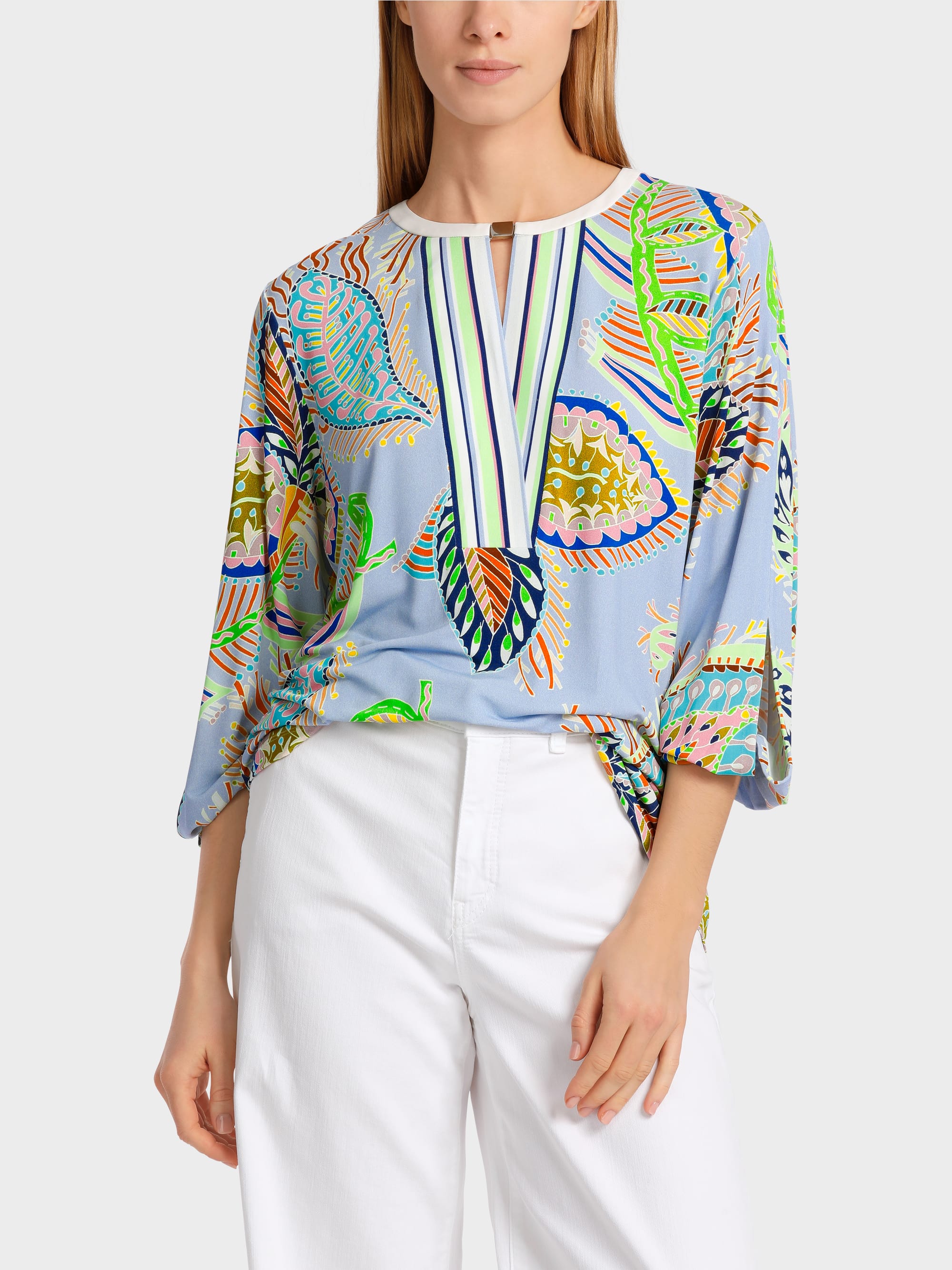 Viscose blouse in a pattern mix | marc-cain.com/en
