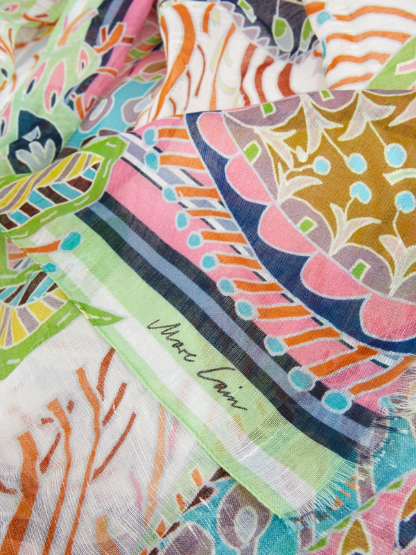 Schal mit fancy Blattmotiv | marc-cain.com/de